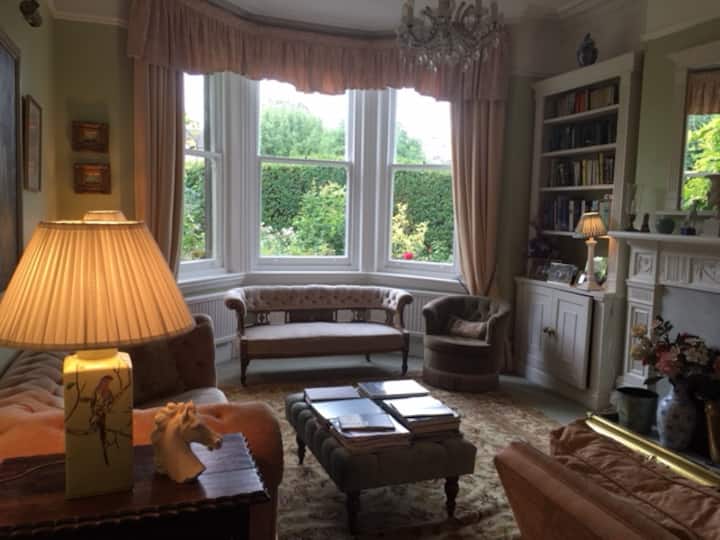 Greenways Twin Room - Bath