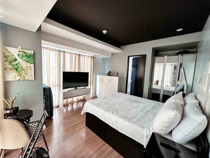 Cozy 1br Condo W/balcony+wi-fi & Netflix/amazon - Davao City