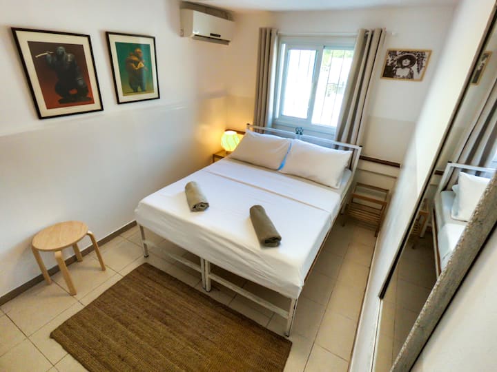 Double/twin-shared Shower - Tel Aviv-Yafo