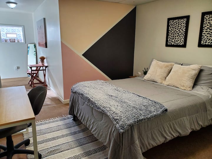 Private Studio In Capitol View Neighborhood! - Atlanta, GA