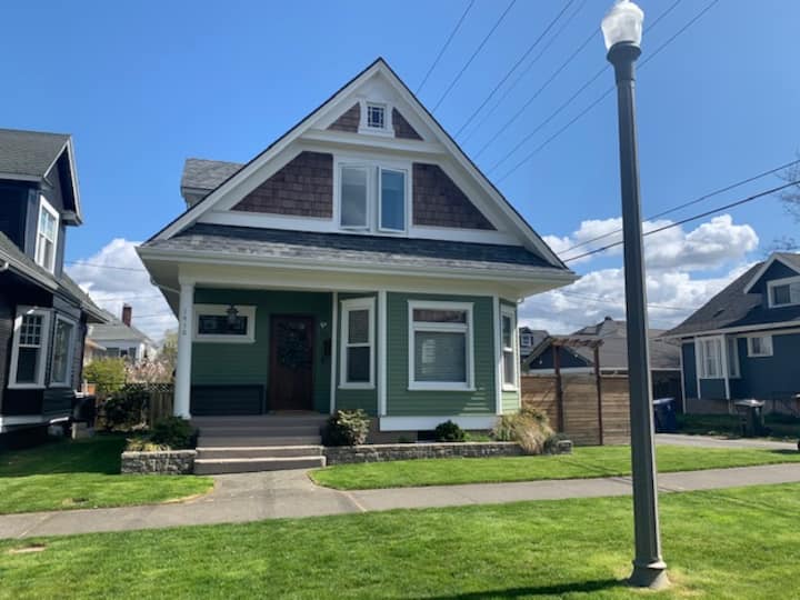 Beautiful And Cozy Craftsman In North Slope! - Tacoma, WA