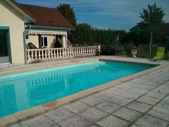 Grande Chambre Au Calme Avec Piscine, ... - Lons-le-Saunier