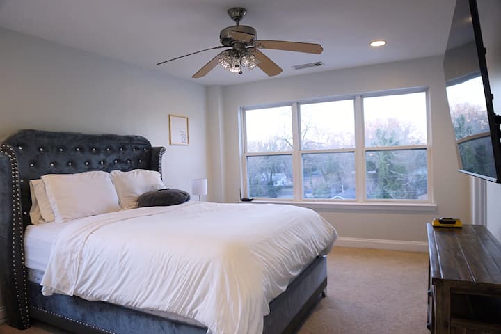 Skyblue 6 Beds, Garage, & Parking - Downtown - Atlanta, GA