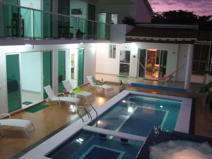 Ixtapa Casa Grande Con 5 Cuartos Jacuzzi Y Alberca - Zihuatanejo