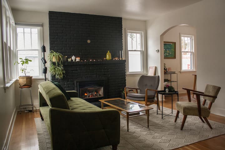 Red Maple House: Sun Filled Fairview Home - Nelson