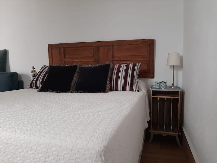 Estudio Con Patio Propio Triana.
Uso No Turístico - Séville