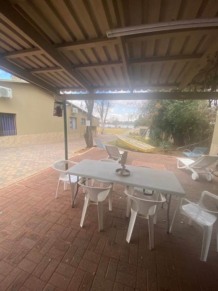 Vaal River Weekend Getaway - Grand Lux House 1/2 - Vanderbijlpark