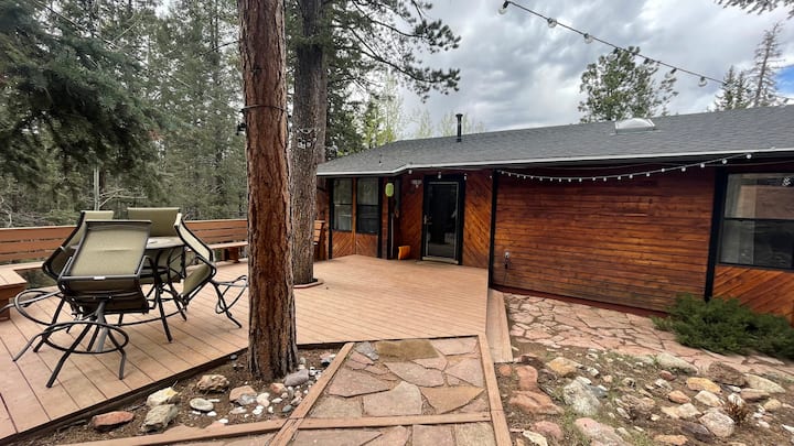 Glenwood Heights: Mountain Forest Peaceful Getaway - Woodland Park, CO