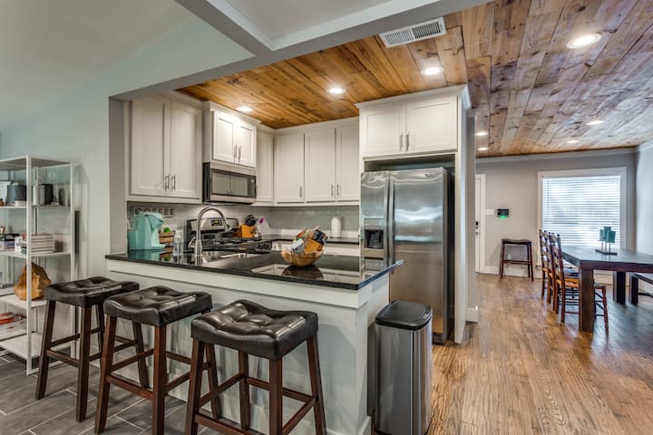 Urban Cowboy - Discounts Available! - Highland Hills - Dallas