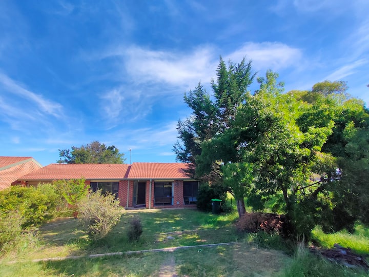 Leafy Getaway - 3 Bdr Canberra Sunny Getaway - Canberra