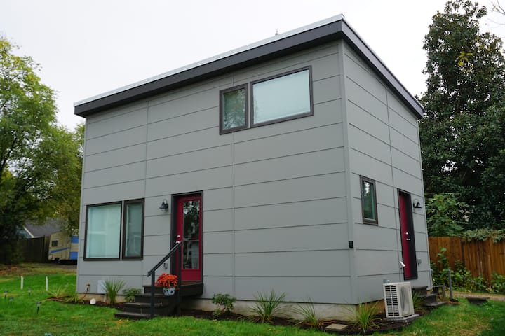 Little Red Cville Cottage - Charlottesville, VA