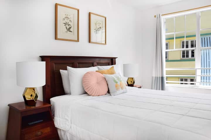 @Ocean Drive Hotel City View One Queen Bed -14 - Miami Beach, FL