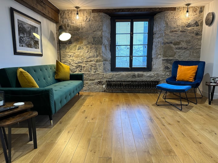 Trendy & Central 18th Century River View Apartment - Leith