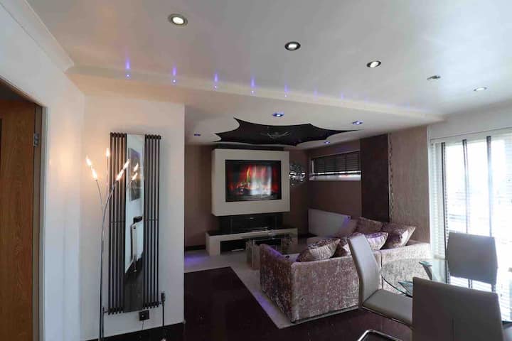 Unique Two Bedroom Apartment With Balcony - Birmingham