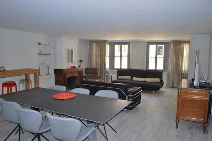 Centrally Located High End Apartment In Old Town - Genève