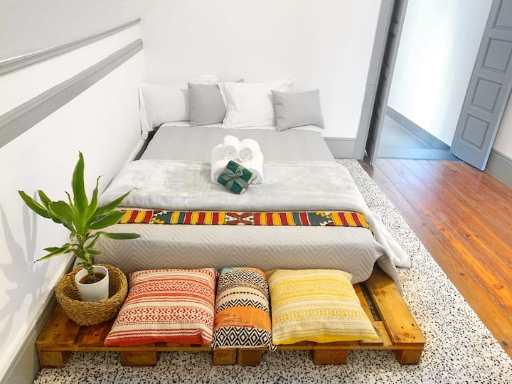 Loft 42 ⭐️ 🎥 🍿 - Cozy & Central! - Porto
