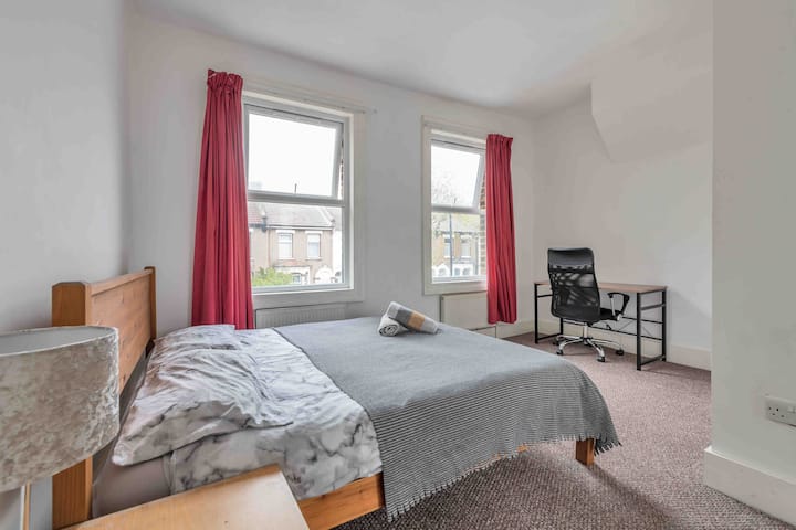 Double Room With Ensuite, 5 Minutes To Leyton Tube - Leyton