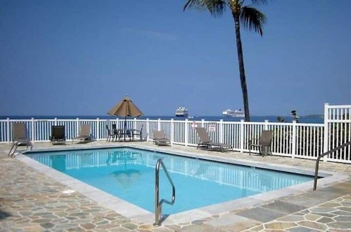 Kona Shores Hawaii's Most Friendly Airbnb Complex! - Kailua-Kona, HI