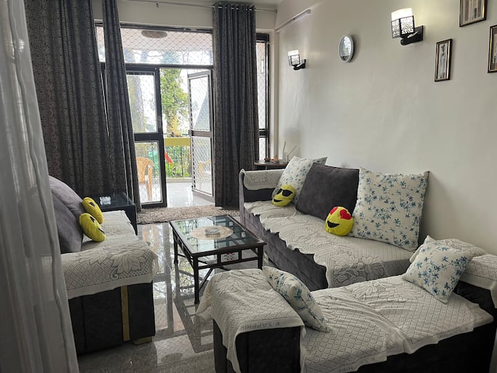 🙏Affordable Homestay In Mussoorie - With Lawn ⭐️ - ムスーリー