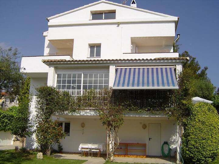 Bonita Casa De 4 Habitaciones A 2 Km De La Playa - Creixell