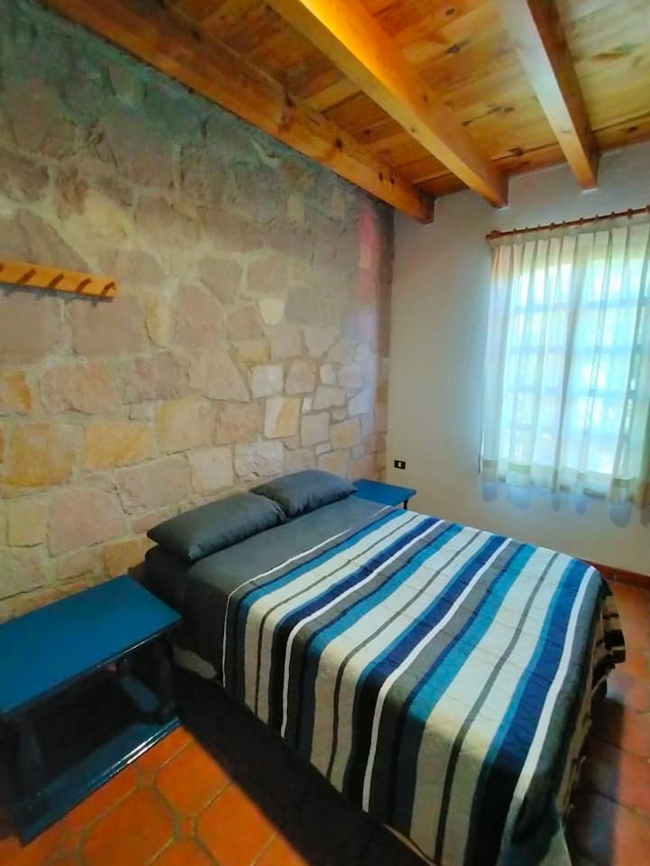 "La Casa De Piedra". Con Bonita Terraza Y Cochera. - Guanajuato