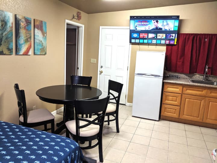 Airport 2 Queens Beds 1 Bedroom Unit Sleeps 4 - Santa Clara, CA