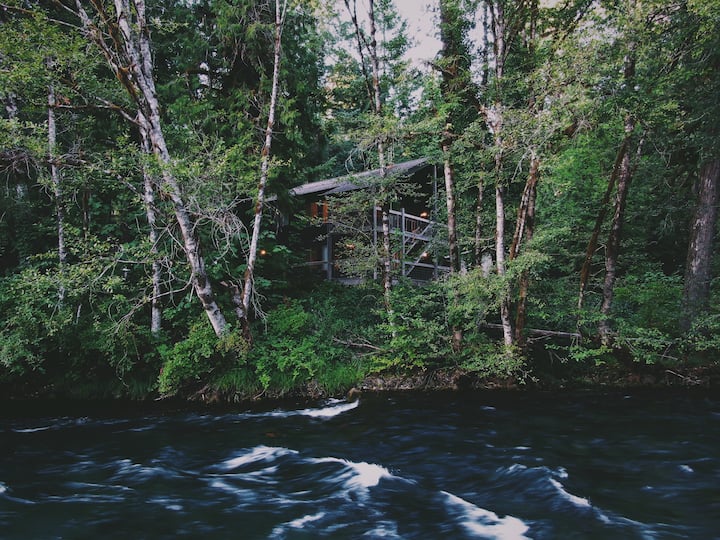 Mckenzie River Getaway - Modern Rustic Upper Cabin - Oregon