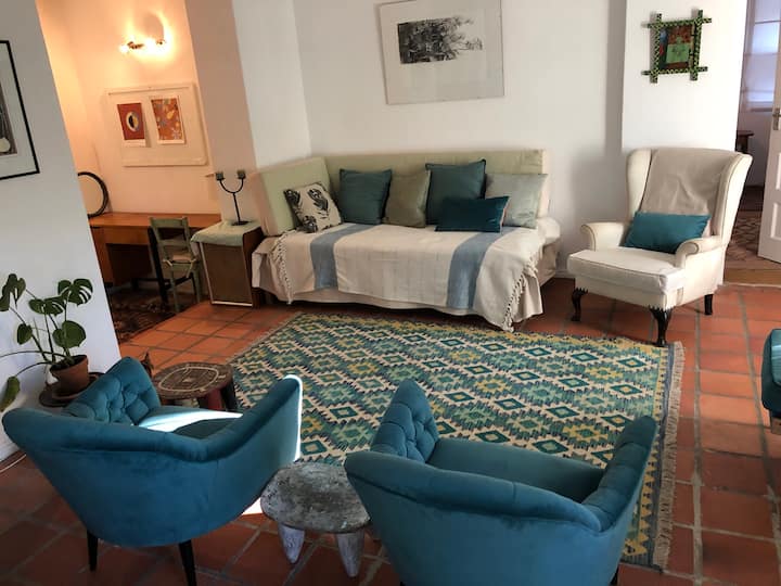 Artists Garden Flat In Ideal Location - Cape Town