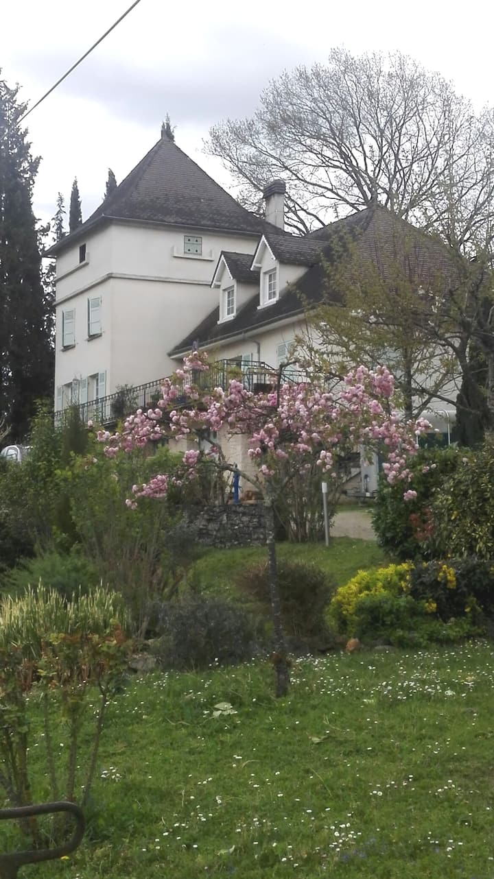 Studio Avec Terrase Au Rez De Chaussée De Villa - Figeac