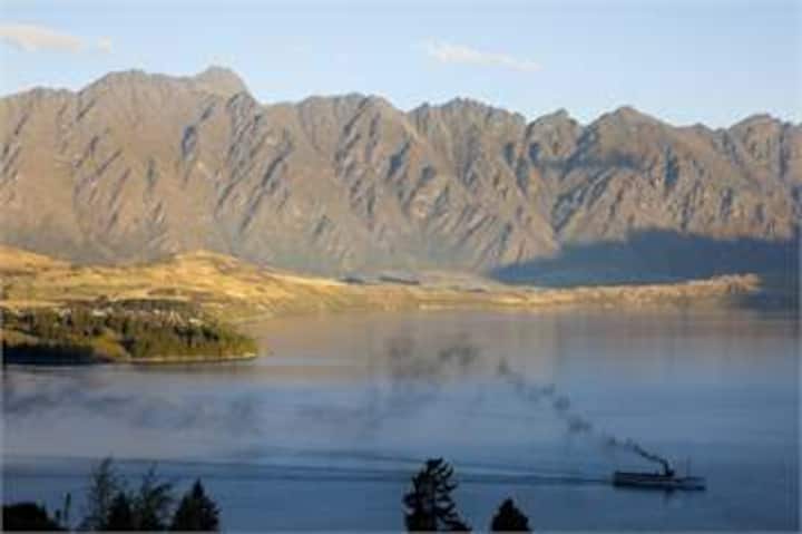 Modern Comfortable Family Home With Stunning Views - Queenstown