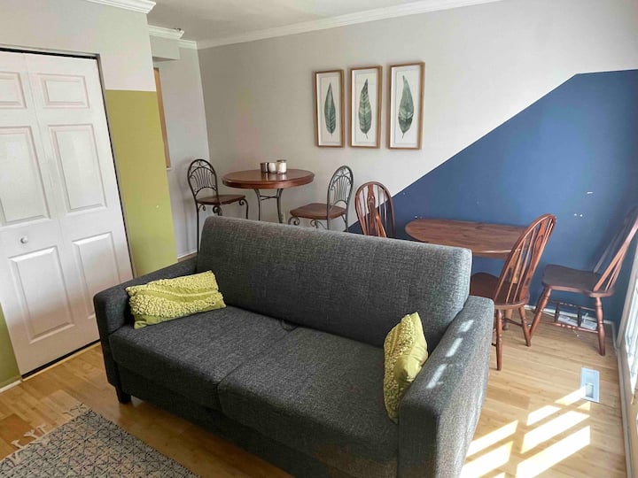 King Bed In Private Room - Wilmington, DE