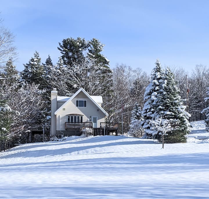 Charming Four Bedroom House On The Hill - Indian River, MI