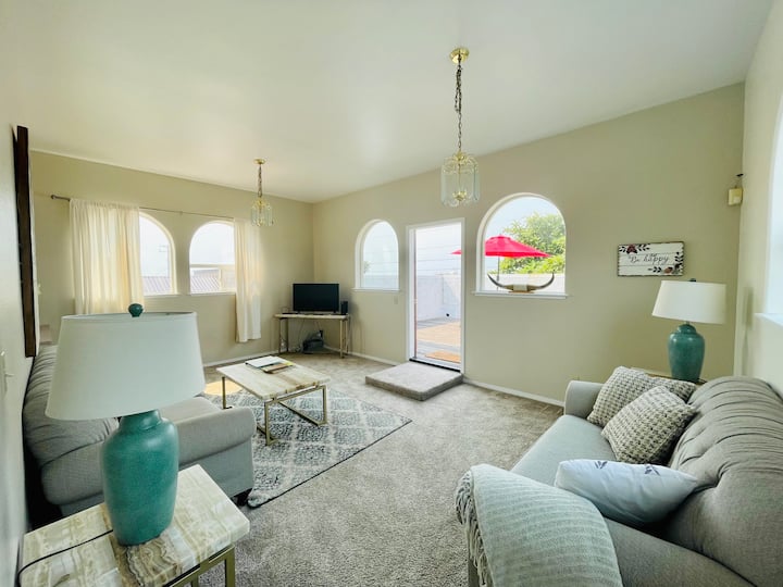 Carmela’s Penthouse In The Heart Of Arcata! - Arcata, CA
