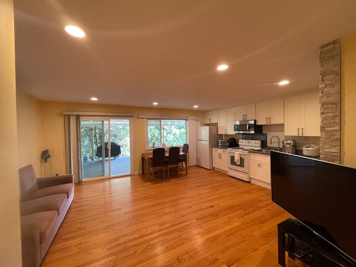 Lovely Guest Suite With Swimming Pool - Castro Valley, CA