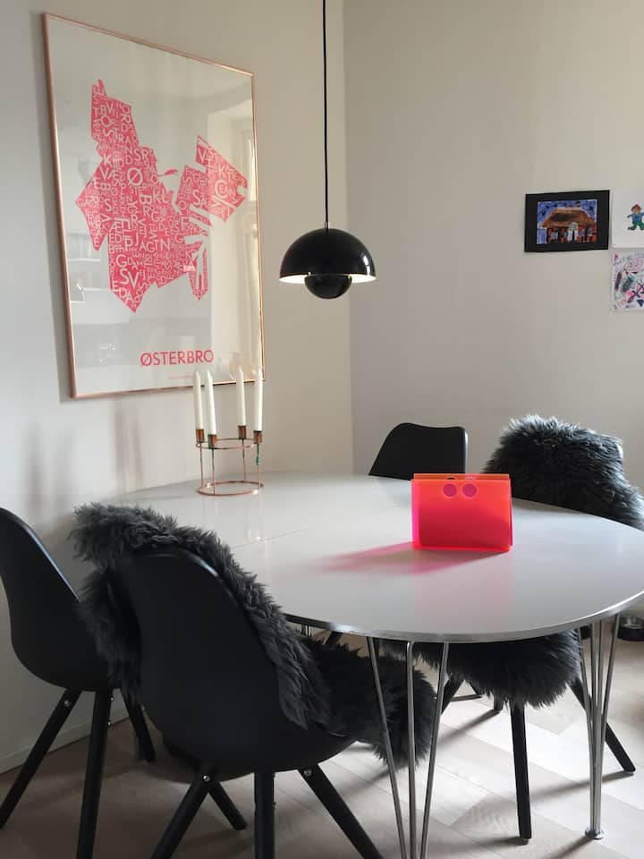 Lys 3 Værelses Lejlighed Med Perfekt Beliggenhed. - Copenhagen