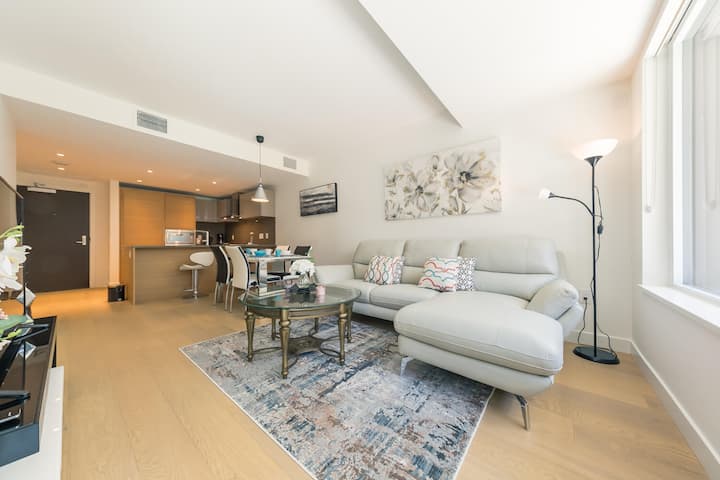 D39 - Gorgeous 2br With Patio - Vancouver