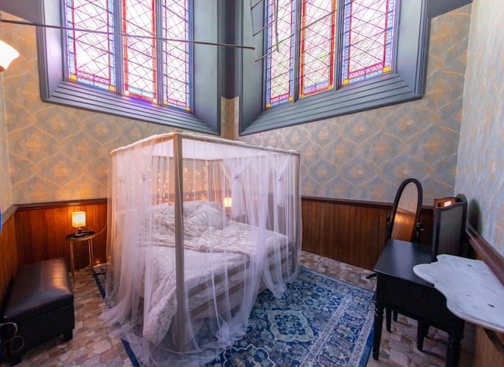 Sleep Like Royalty In Your Own Castle - Crescent Beach, Auburn