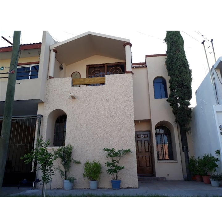 Preciosa Casa Mexicana 4 Habitaciones - Monterrey
