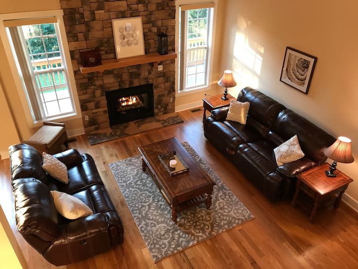 "Mountain Overlook" ~ Blue Ridge Luxury - Hot Springs, NC