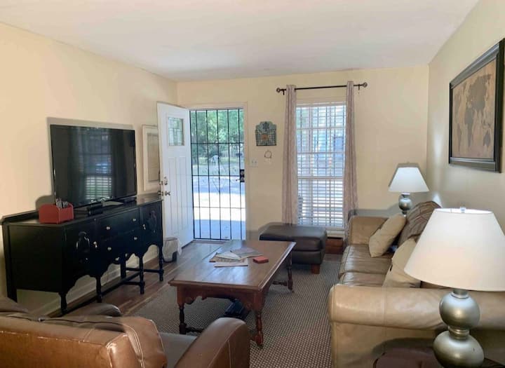 Contemporary Urban Comfort 2br Fondren Apartment - Jackson, MS