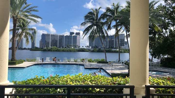 Newly Furnished Apt W/balcony. Partial Bay View. - Aventura