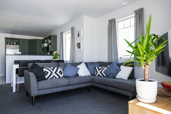 Private Room. Private Bathroom. Private Courtyard - Wellington