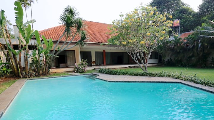 Versatile House With Beautiful Garden Beyond - Depok