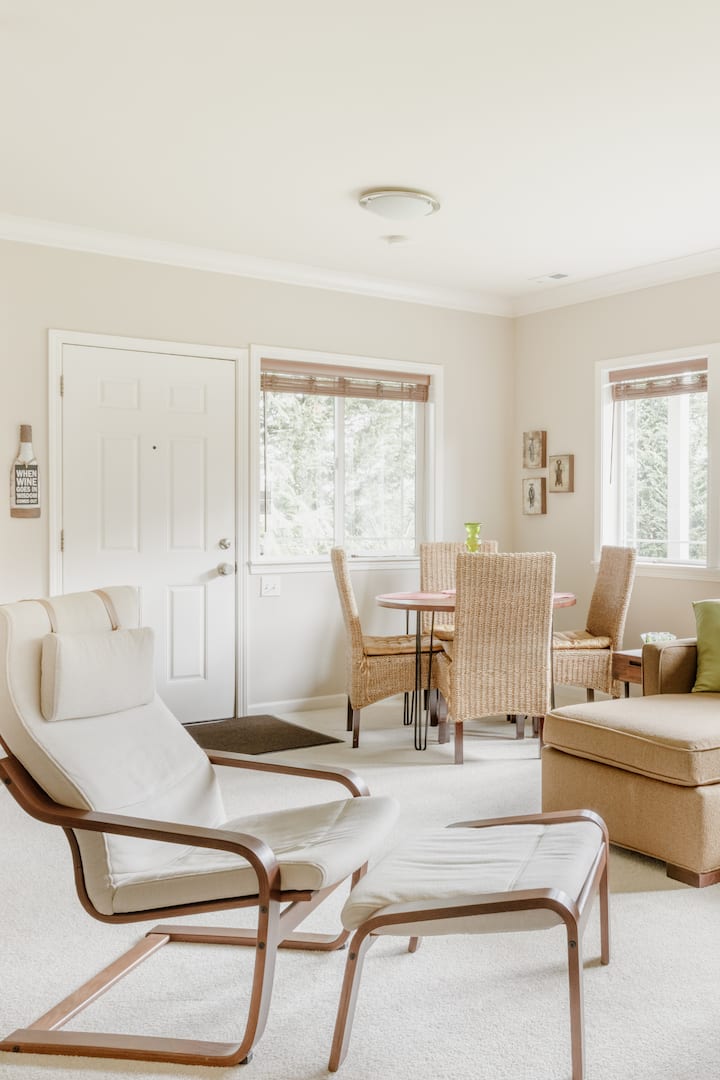 Explore Woodinville Wine Country At A Light-filled Haven - Bothell, WA
