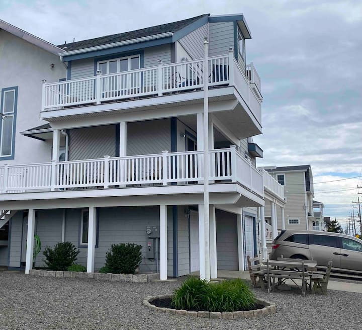 Beach Block Rental Just Renovated. - Sea Isle City, NJ
