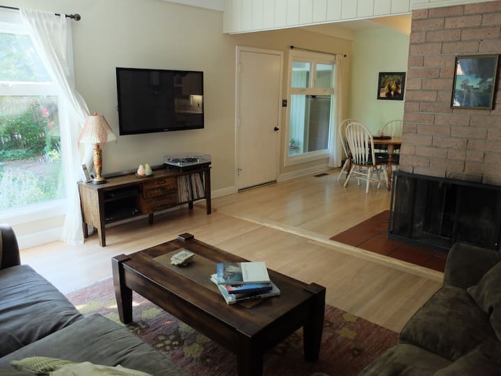 Charming Home And Garden Near Deer Park Villa - Corte Madera, CA