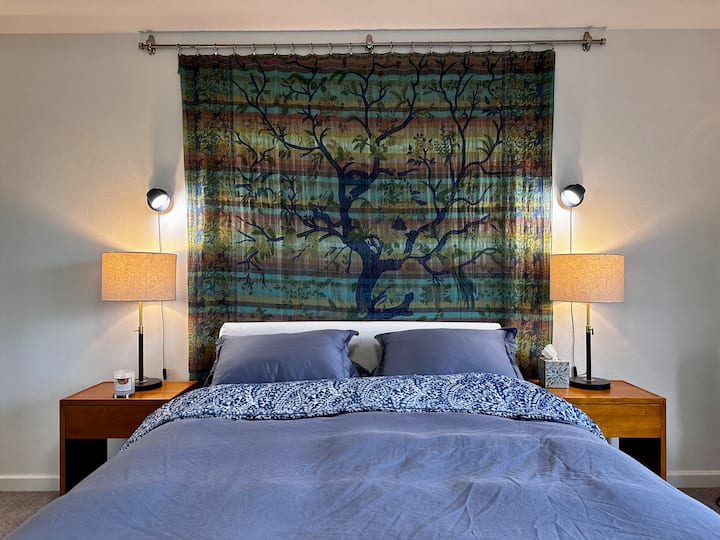 Comfy Family Home In The Hills - Burlingame, CA