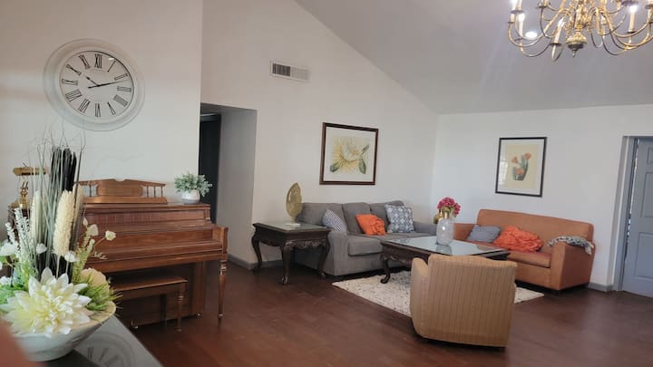 Adorable Cottage Rented By Room W/own Bathroom - Santa Teresa, NM