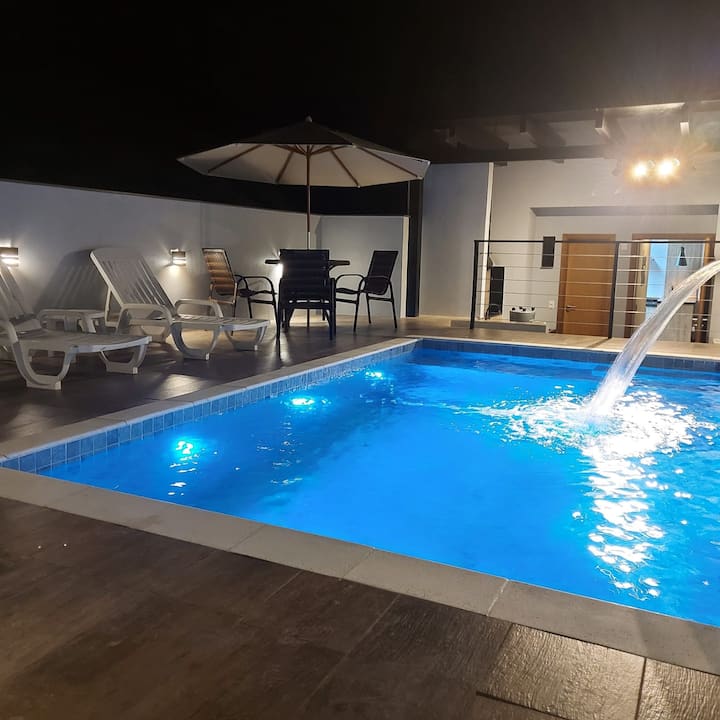 Casa Em Condomínio Fechado, 250m Da Praia. - Garopaba
