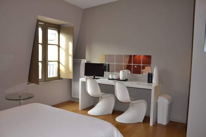 Studio Design - Bayona, Francia